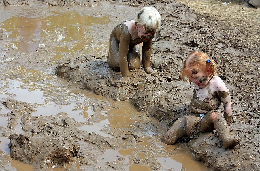 Kinder Spielen Im Schlamm Kinder Spielen Im Schlamm Stock Vektor Art