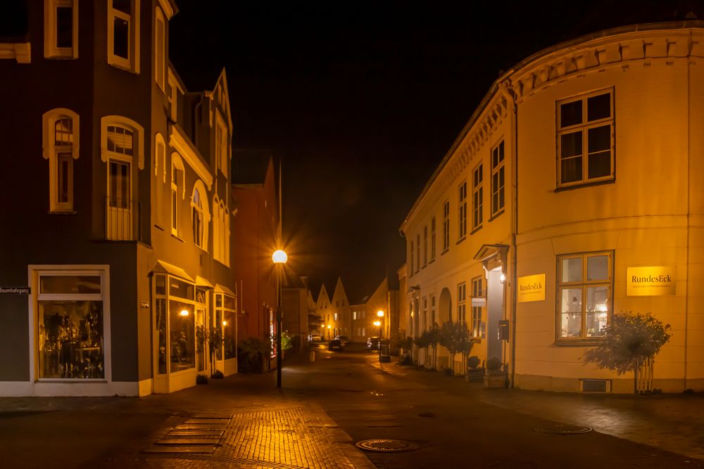 Schleswig bei Nacht mit runden Ecken Foto & Bild | architektur, motive, architektur bei nacht ...