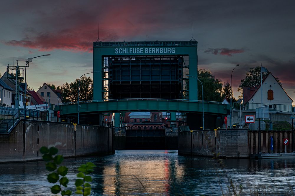 Schleuse Bernburg... Foto & Bild | architektur, deutschland, europe ...