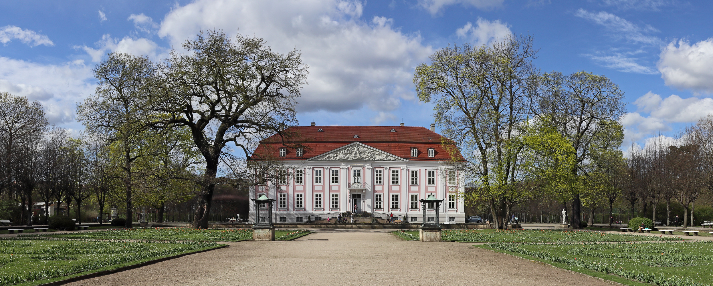 Schlößchen Friedrichsfelde im Tierpark Foto & Bild | jahreszeiten ...