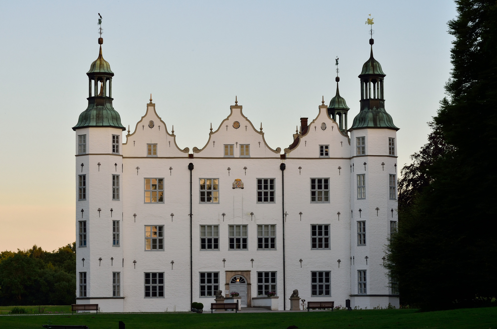 Schloss Ahrensburg Foto & Bild | architektur, stadtlandschaft ...