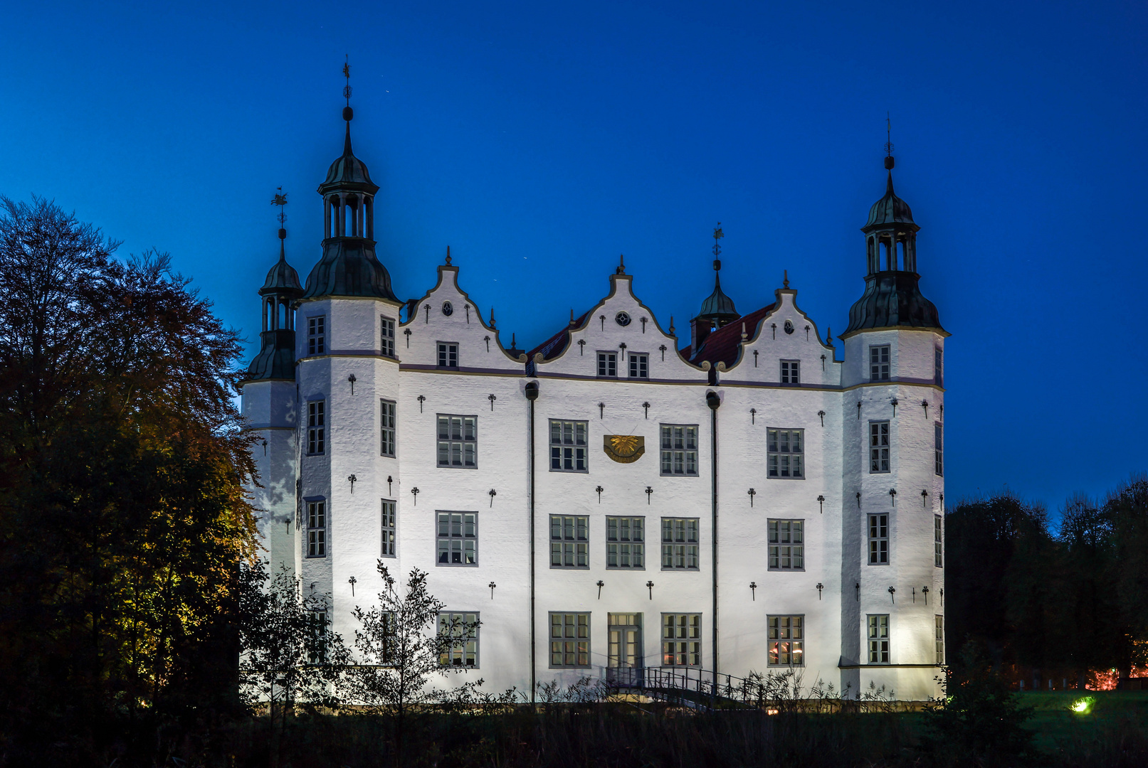 Schloss Ahrensburg Foto & Bild | architektur, architektur bei nacht ...