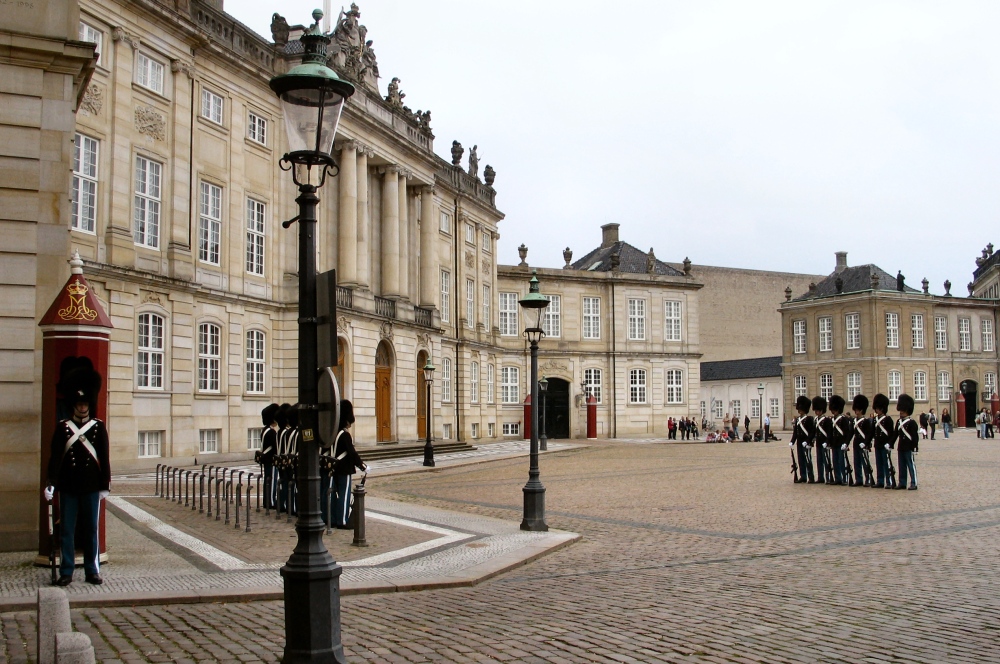 Schloss Amalienborg Foto & Bild | europe, scandinavia, denmark Bilder ...
