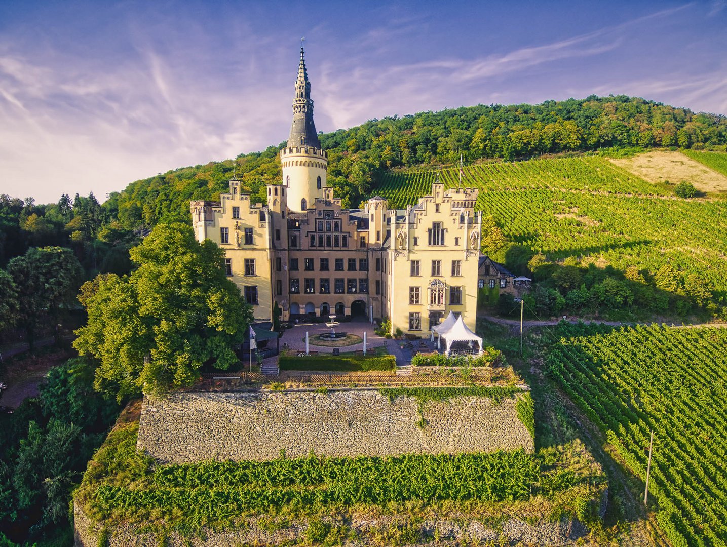 Schloss Arenfels Foto & Bild | schloss, natur, architektur Bilder auf ...