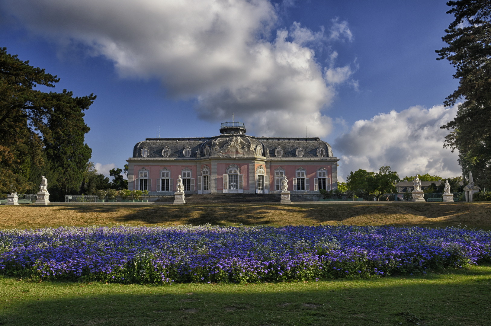 Schloss Benrath Düsseldorf Foto & Bild | art, wolken, natur Bilder auf ...