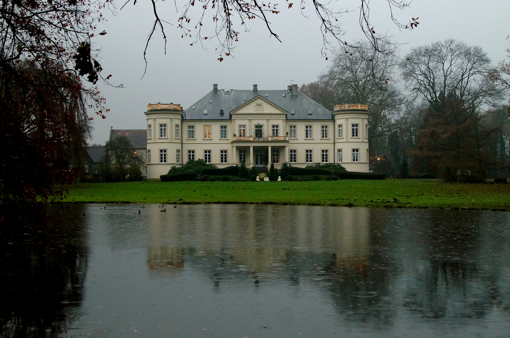 Schloss Buldern zur "Grauen Stunde". Foto & Bild | architektur ...