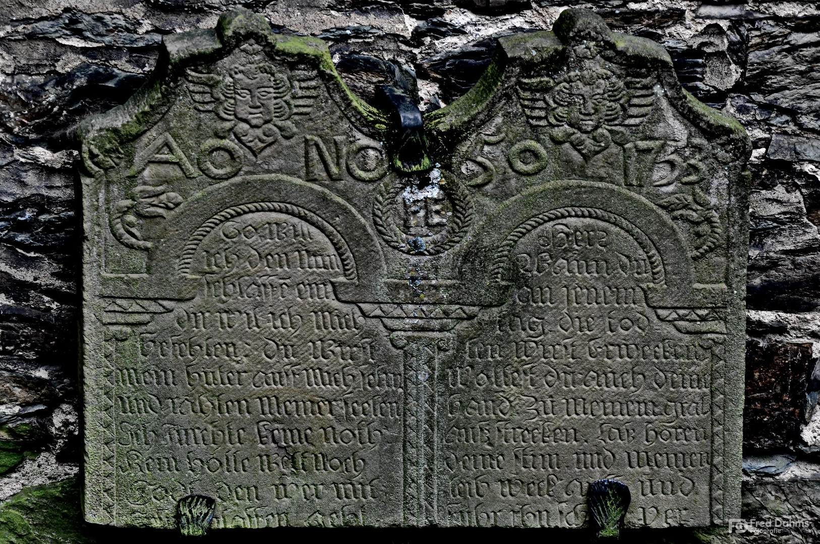 Schloss Burg, Steintafel Anno 1753 Foto & Bild | architektur, schlösser ...