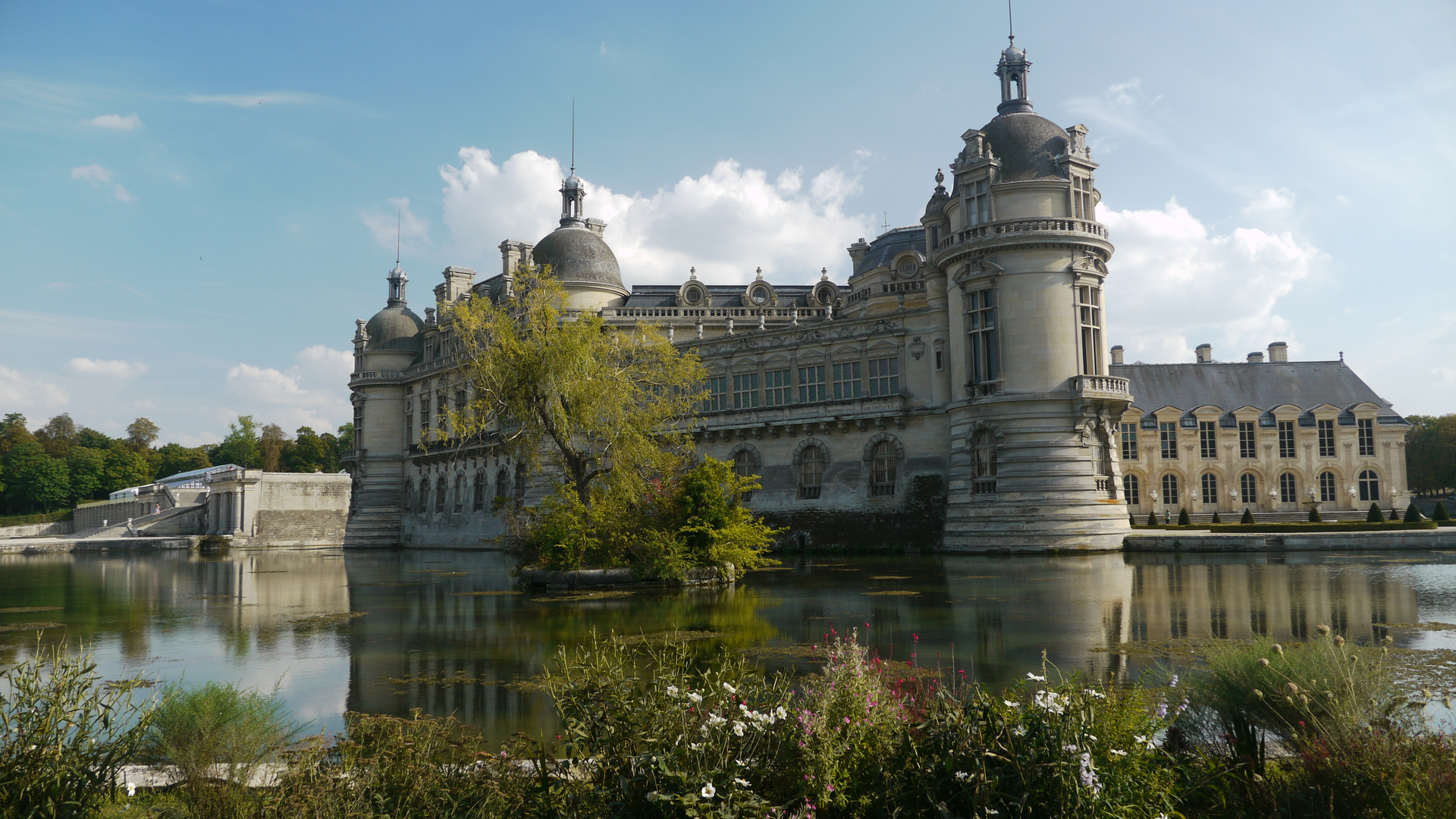 Schloss Chantilly, 50 km nordöstlich von Paris Foto & Bild | paris ...