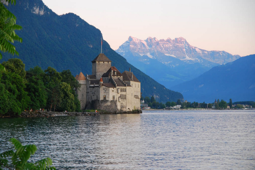 Schloss Chillon am Genfer See Foto & Bild | landschaft, bach, fluss ...