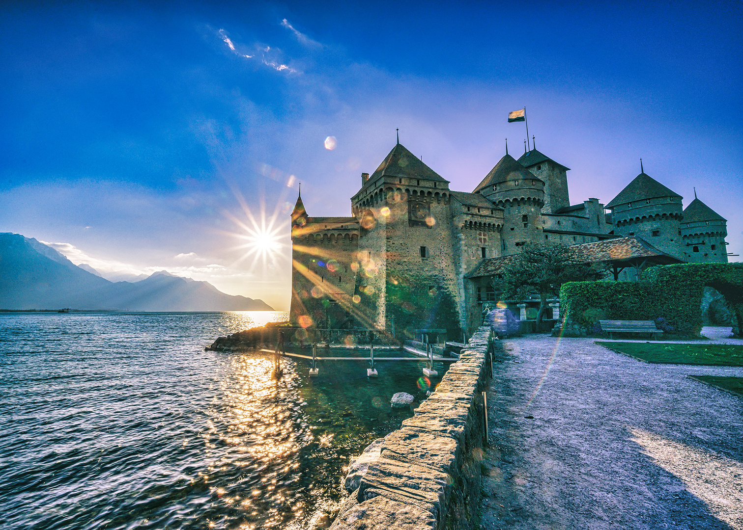 Schloss Chillon Foto & Bild | sonne, schloss, farbe Bilder auf ...