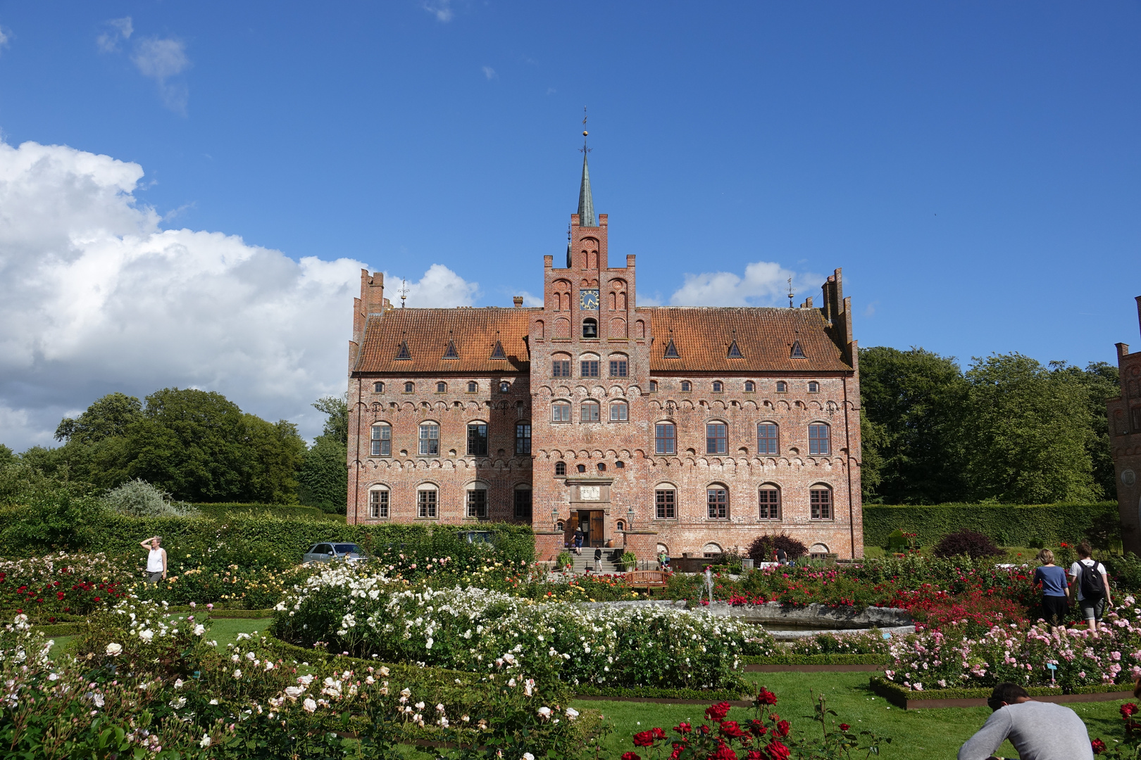 Schloss Egeskov Foto & Bild | historisches, architektur, dänemark ...