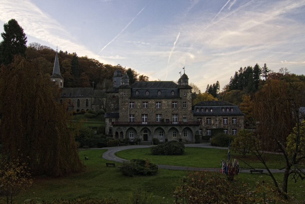 Schloss Gimborn Foto & Bild | world, oktober, abend Bilder auf ...