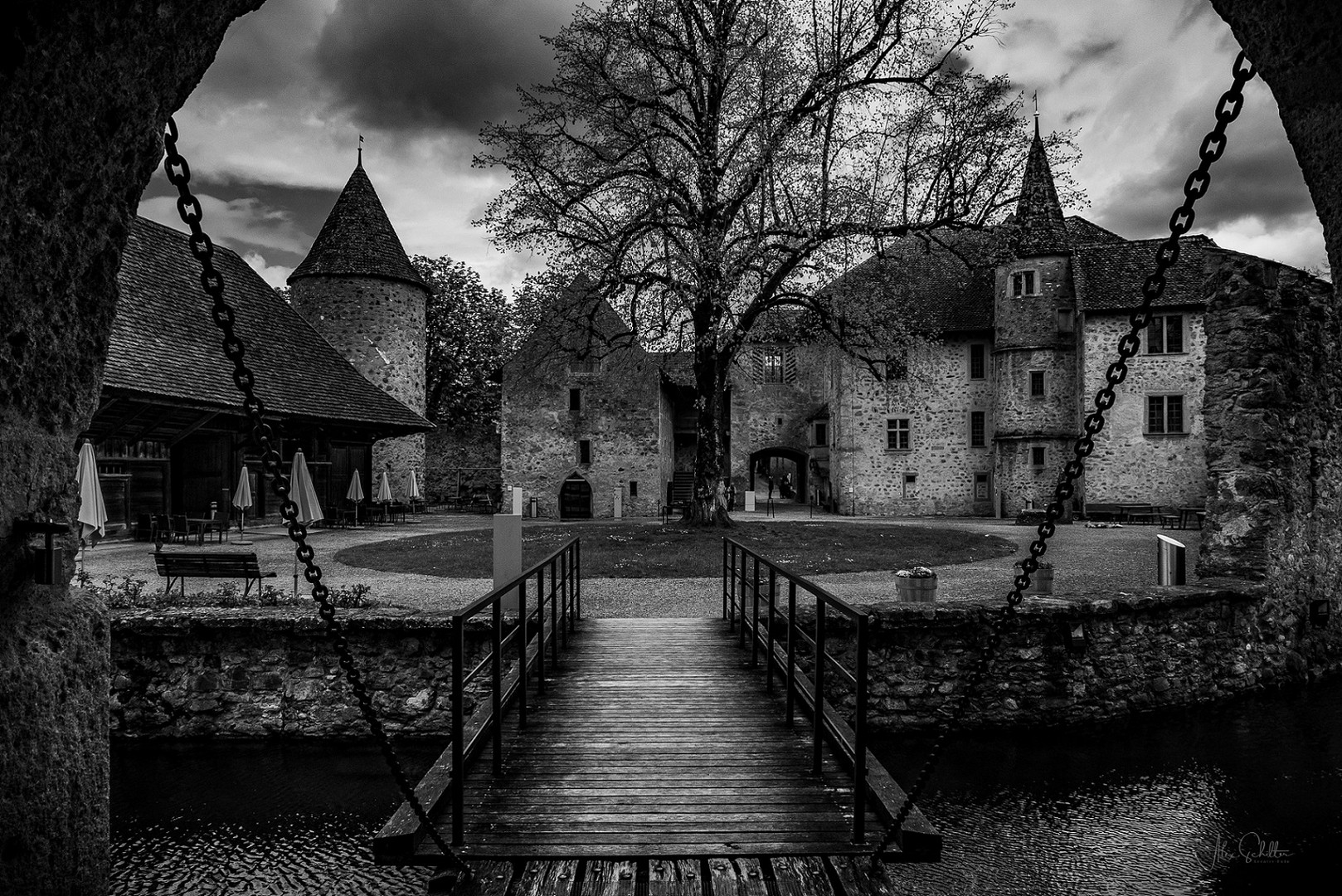 Schloss Hallwyl, Seengen Foto & Bild | monochrom, the artist, schloss ...