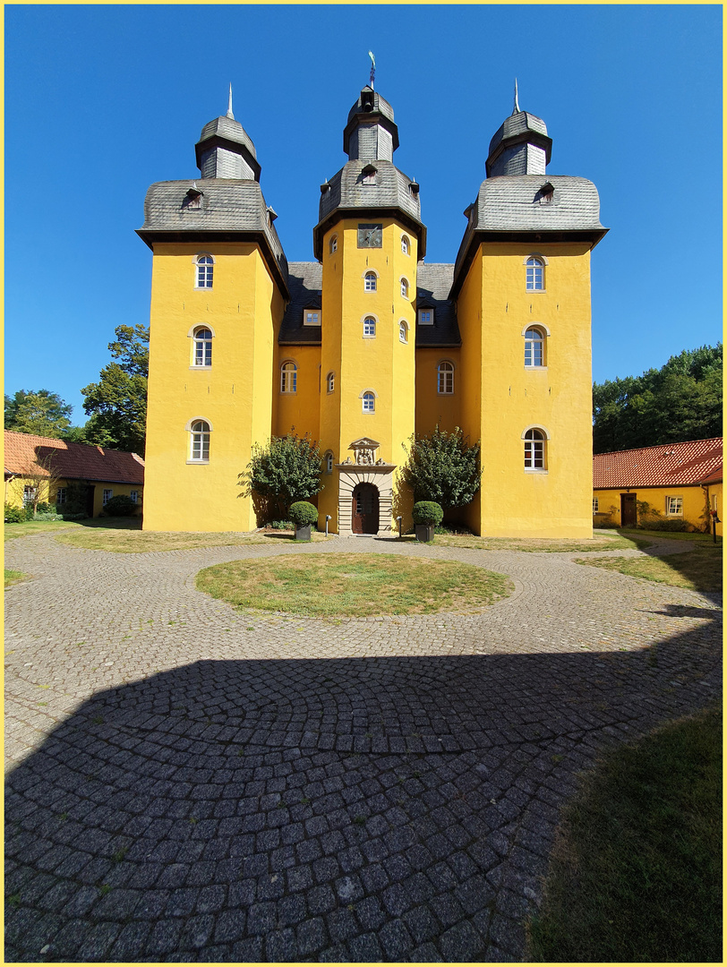 Schloss Holte Foto & Bild | architektur, blauer himmel, jagdschloss ...