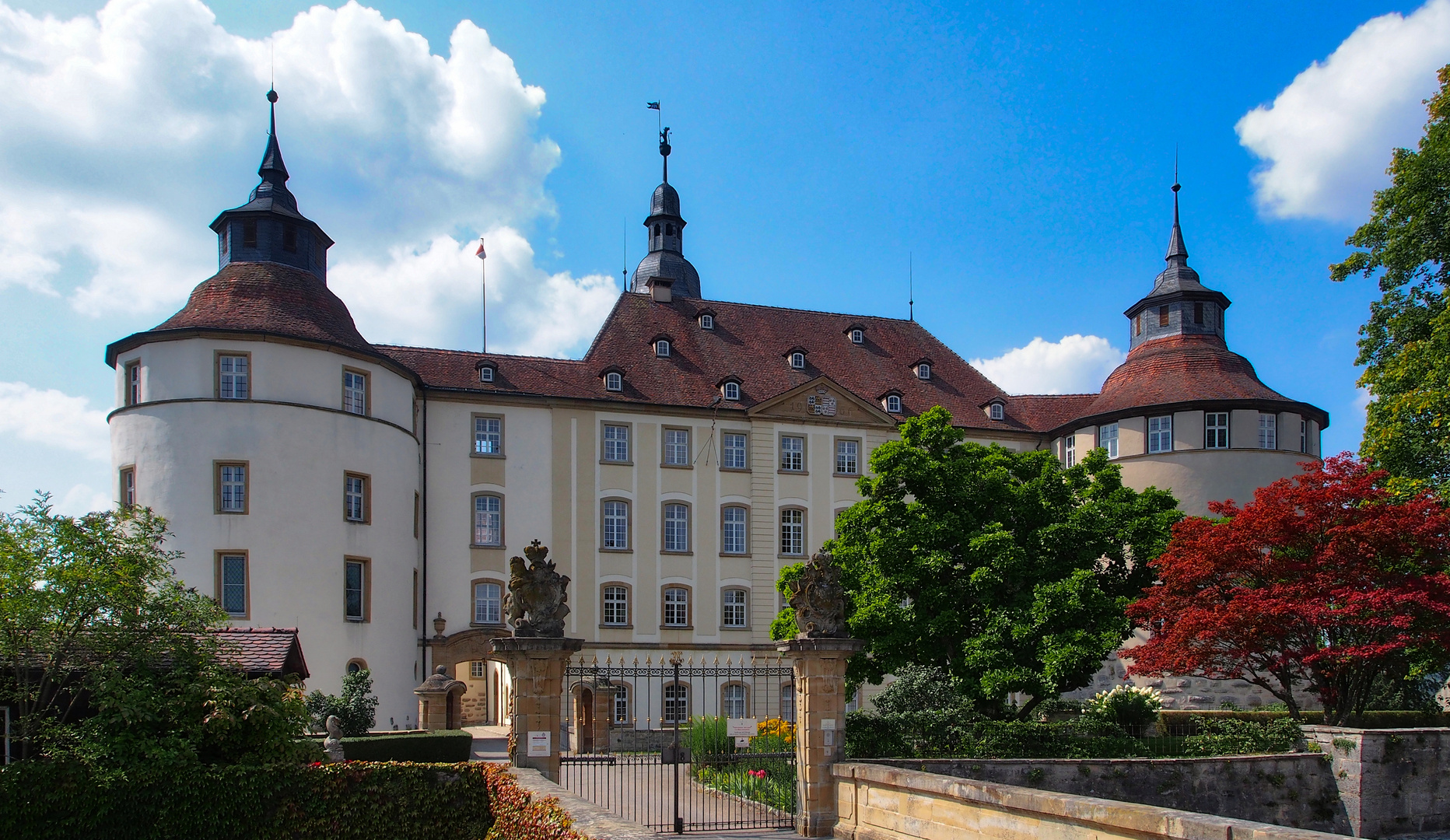 Schloss Langenburg / Hohenlohe Foto & Bild | outdoor, schloss, panorama ...