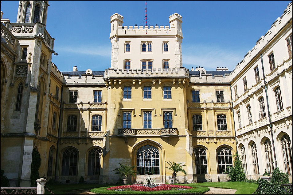 Schloss Lednice Foto & Bild | architektur, schlösser & burgen ...