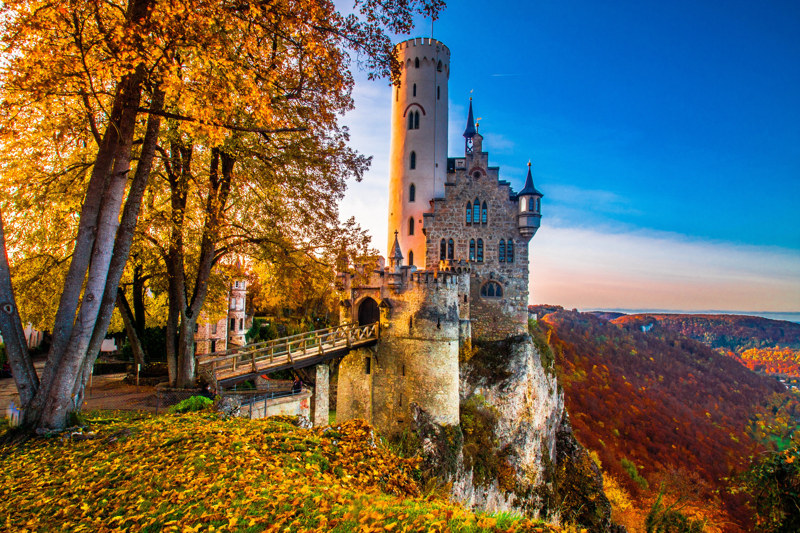 Schloss Lichtenstein Foto & Bild | world, herbst, langzeitbelichtung ...