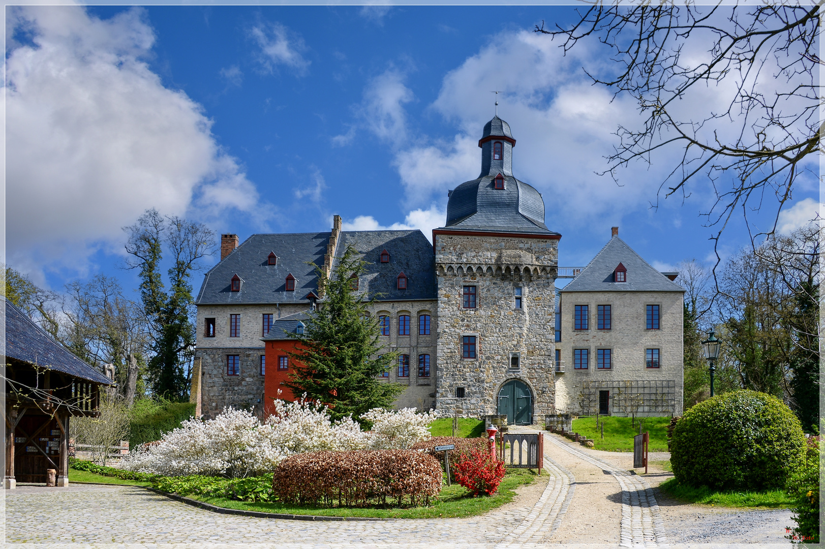 Schloss Liedberg Foto & Bild | frühling, natur, nrw Bilder auf ...