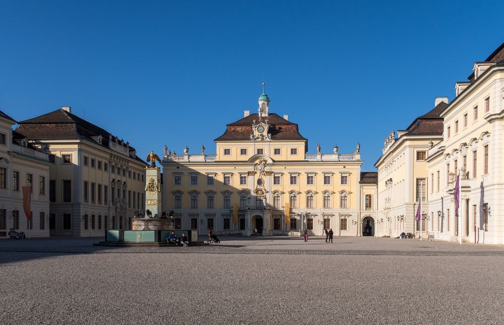 Schloss Ludwigsburg, Innenhof Foto & Bild | architektur, deutschland ...