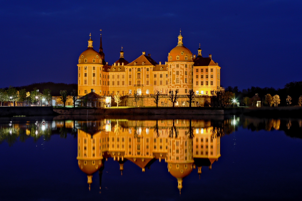 Schloss Moritzburg Foto & Bild | architektur, architektur bei nacht ...