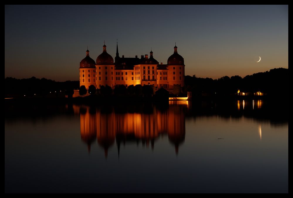 Schloß Moritzburg im Mondschein Foto & Bild | architektur, architektur ...