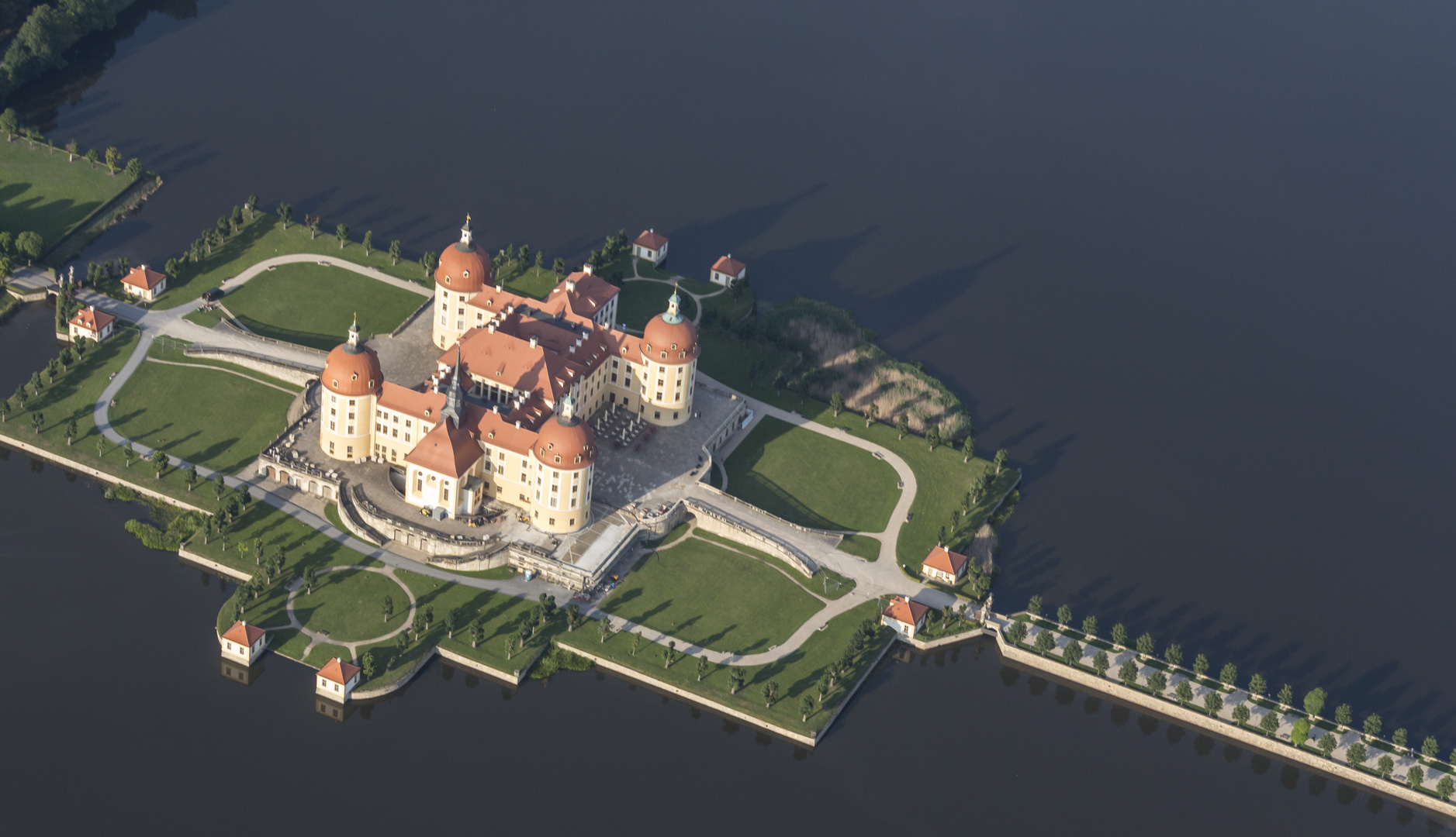 Schloss Moritzburg...von oben betrachtet Foto & Bild | deutschland ...