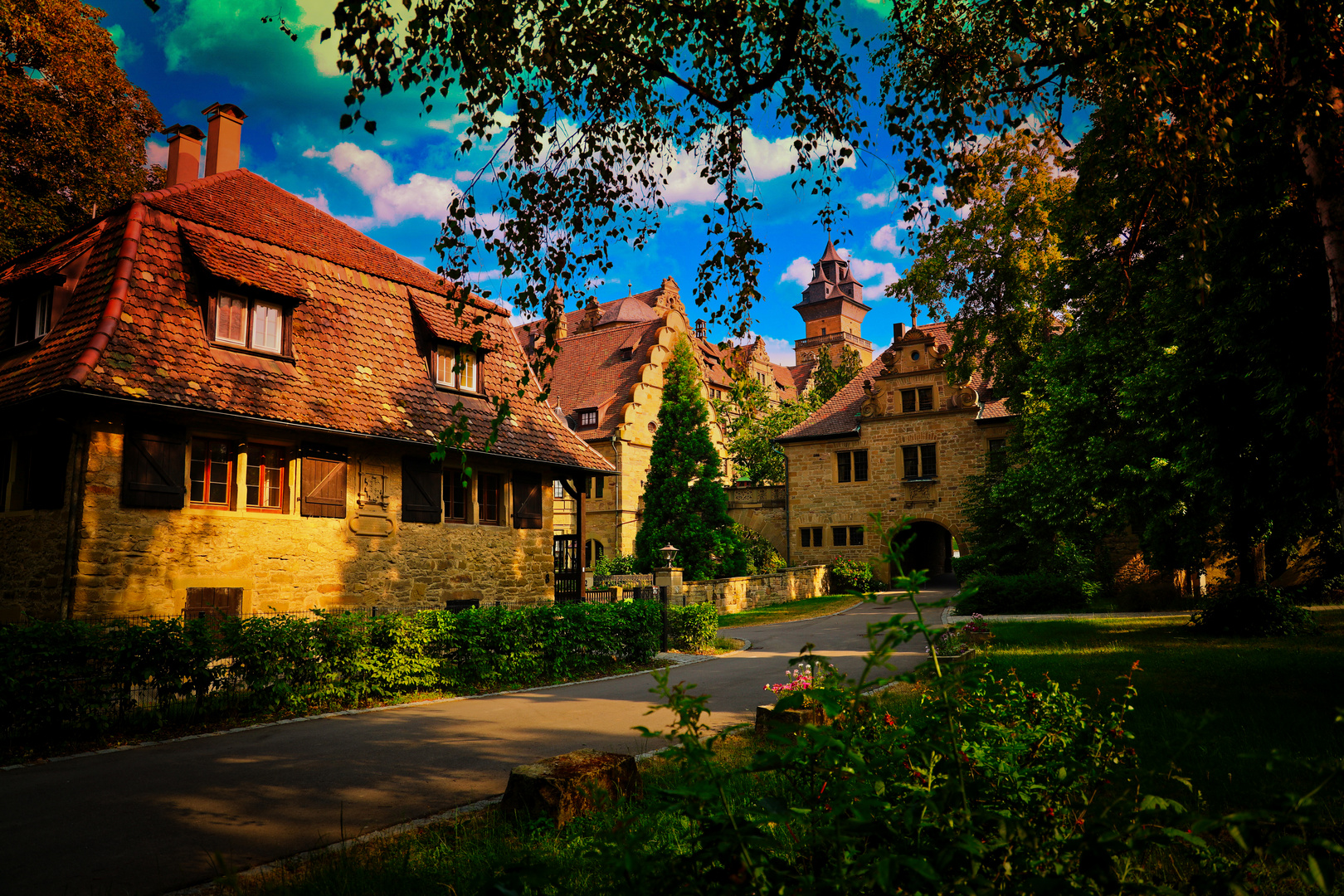 Schloss Neuenstein am Morgen Foto & Bild | architektur, bauwerke ...