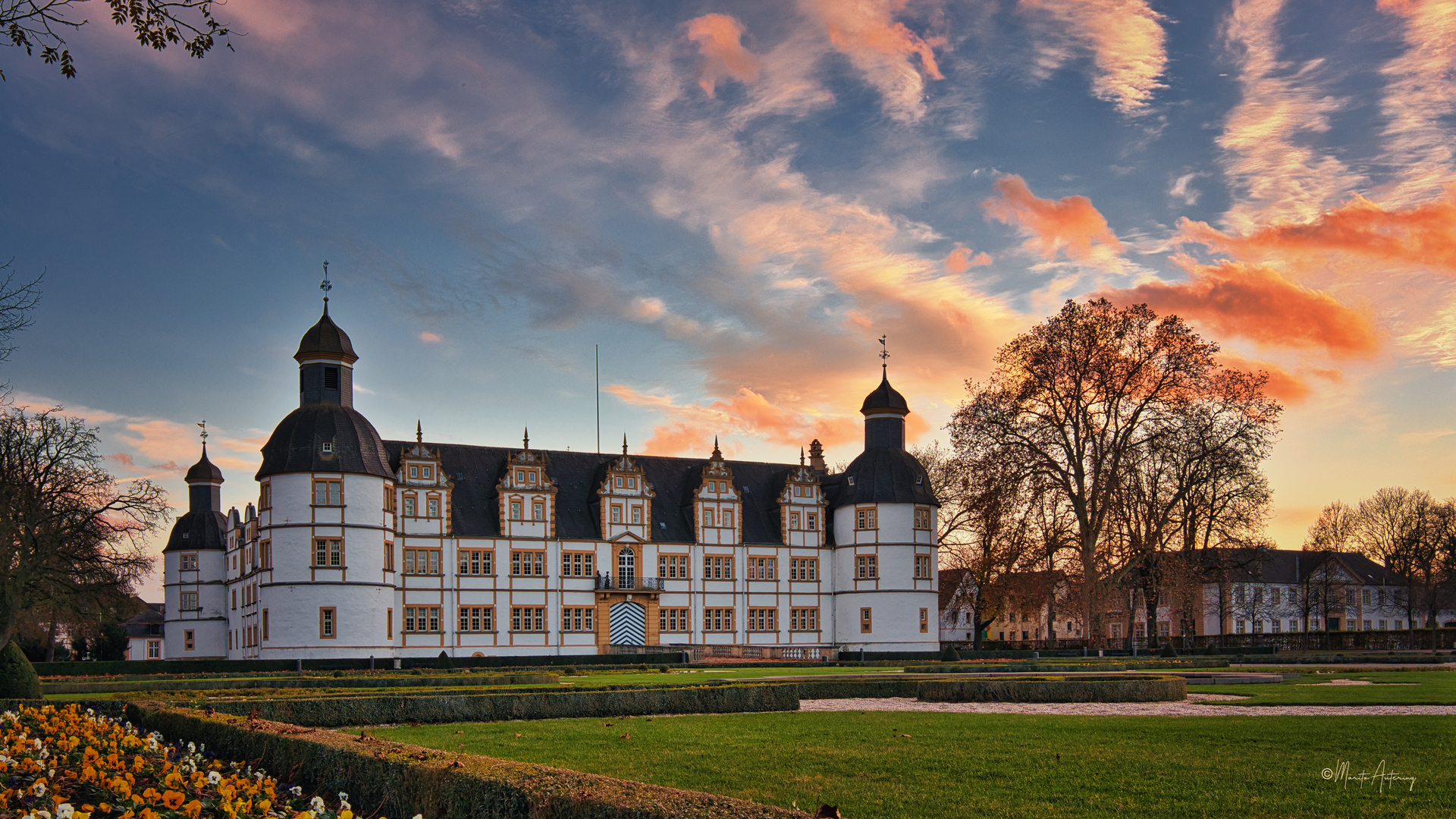 Schloß Neuhaus Foto & Bild | world, sonnenuntergang, himmel Bilder auf ...