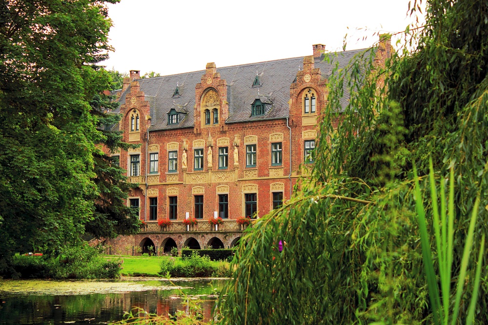 Schloss Paffendorf von der Parkanlage gesehen Foto & Bild | architektur ...