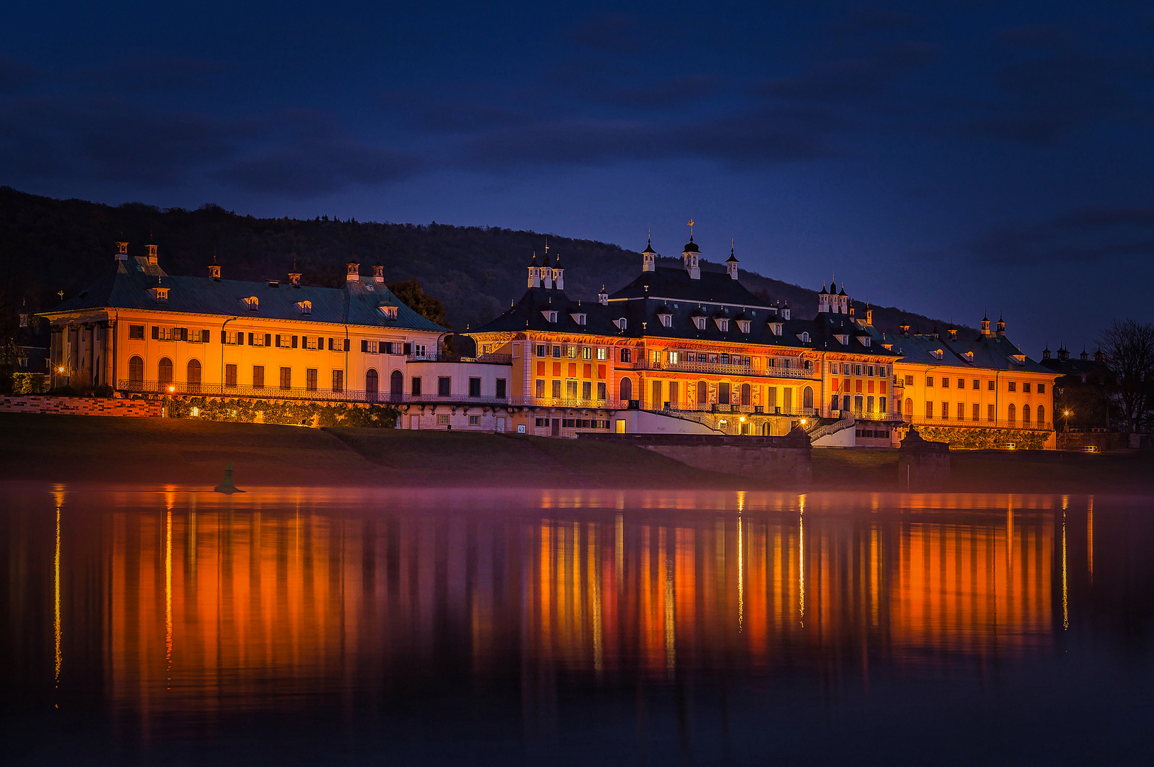 Schloss Pillnitz Foto & Bild | architektur, architektur bei nacht ...