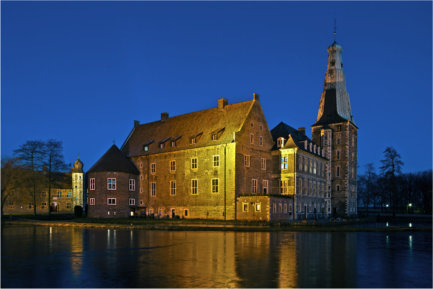 Schloß Raesfeld 2012-03 Foto & Bild | nachtaufnahme, historisch, burg ...