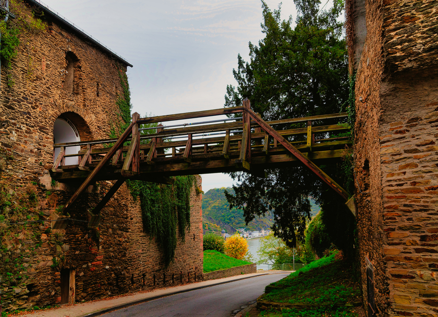 Schloss Rheinfels Verbindungsbrücke I Foto & Bild | world, architektur ...