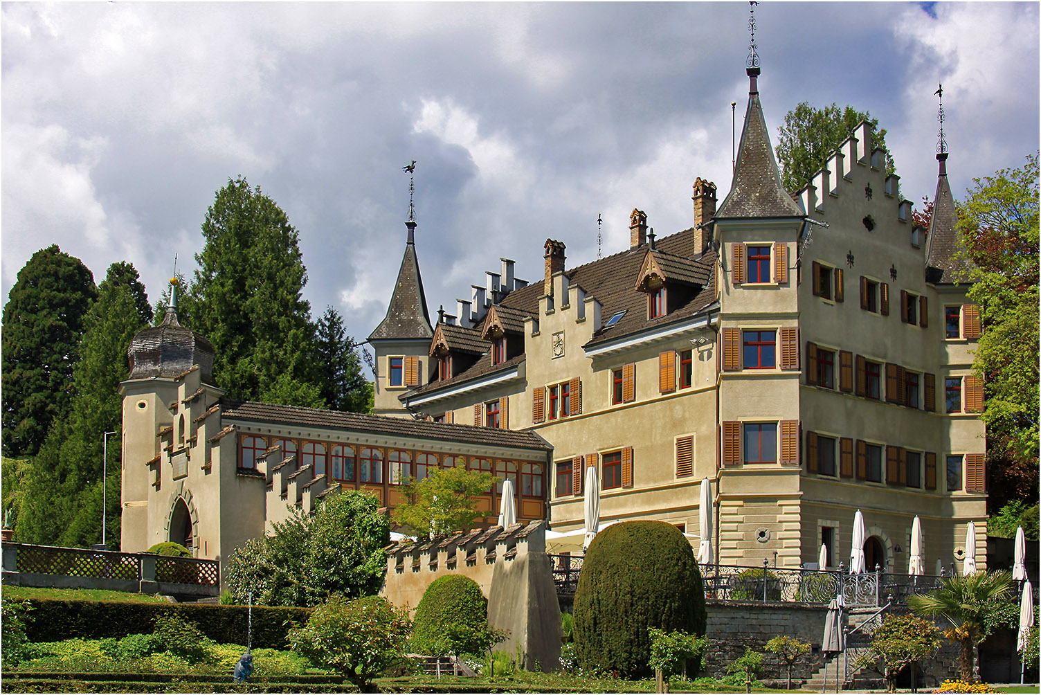 Schloss Seeburg Foto & Bild | outdoor, schloss, schweiz Bilder auf ...