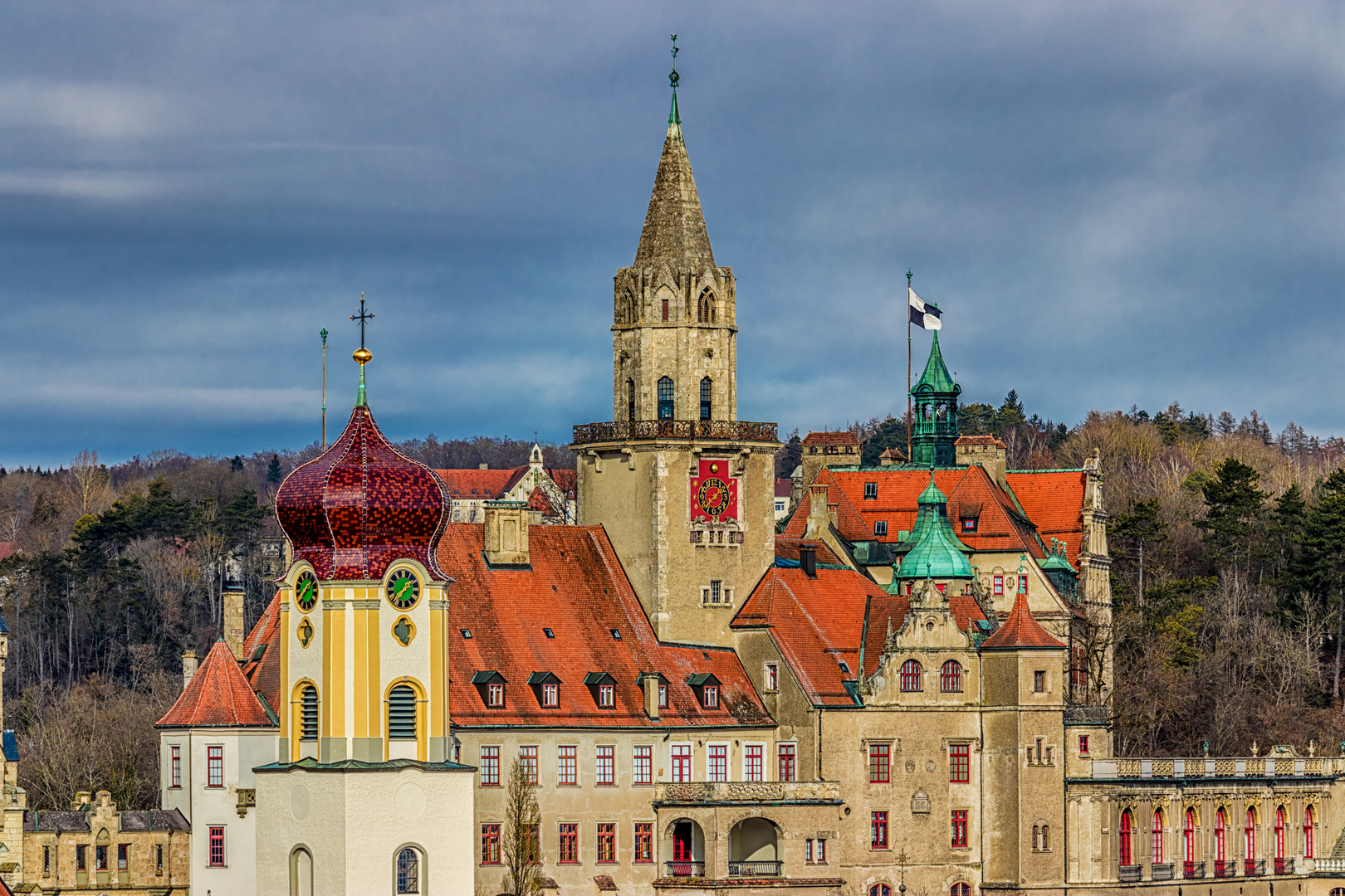 Schloss Sigmaringen etwas näher vom Hügel aus Foto & Bild | architektur ...