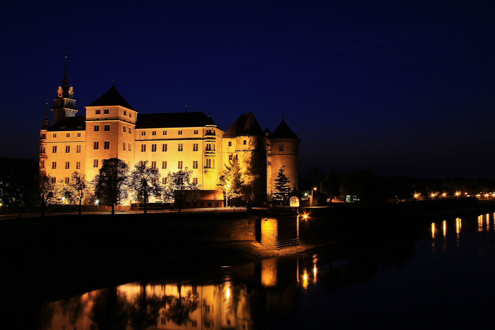 Schloss Torgau Foto & Bild | architektur, architektur bei nacht, motive Bilder auf fotocommunity