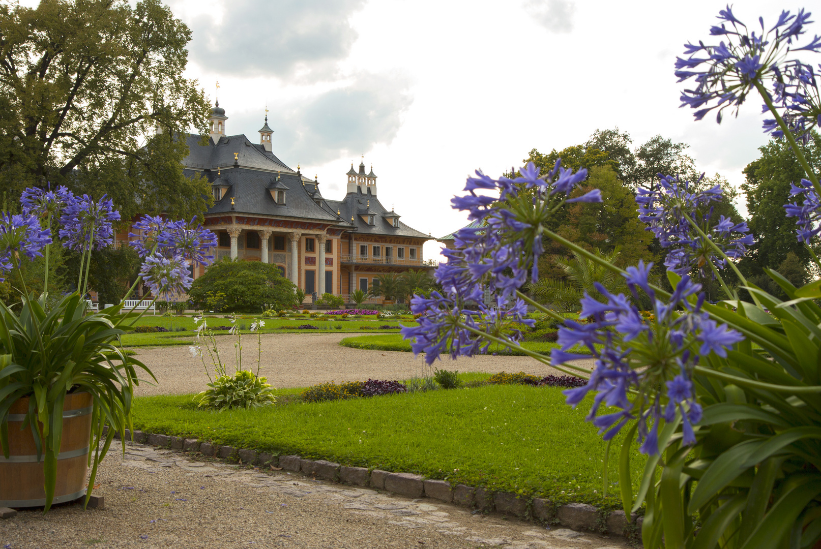 Schloss und Park Pillnitz Foto & Bild | stillleben, architektur, motive ...