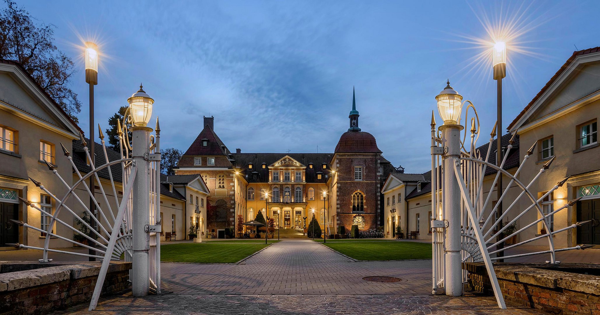 Schloss Velen I Foto & Bild | architektur, kultur, blaue stunde Bilder ...