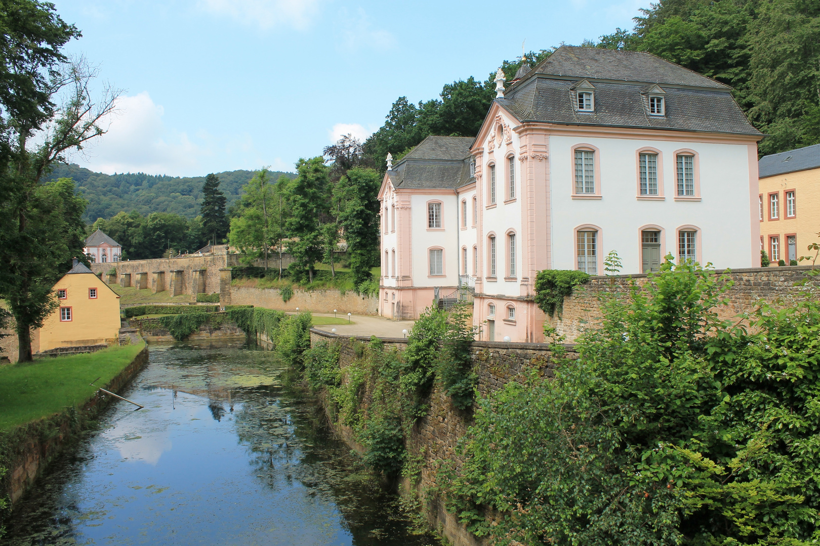 Schloss Weilerbach in der Südeifel Foto & Bild | world, schloss, natur ...