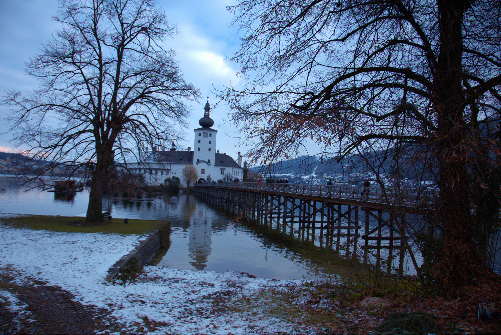 Schlosshotel Orth Foto & Bild | spezial, landschaft, spiegelung Bilder ...