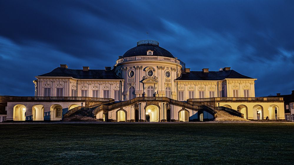 schloss_solitude Foto & Bild | architektur, architektur bei nacht ...