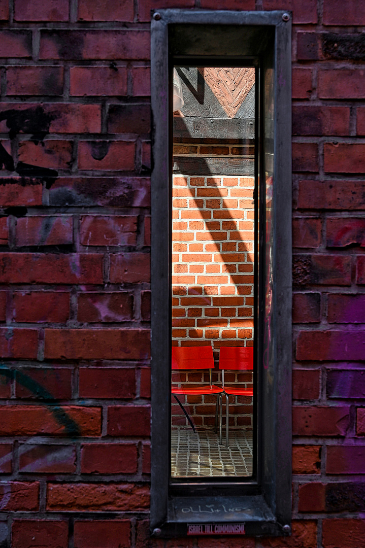 schmaler Durchblick Foto & Bild | architektur, fenster & türen, fassaden Bilder auf fotocommunity