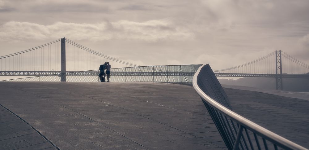 Schöne Aussicht...Vom MAAT Foto & Bild | architektur, erwachsene menschen, streetfotografie mit ...