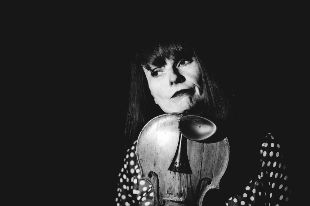 schräge Töne Foto & Bild | erwachsene menschen, portrait, kunstfotografie & kultur Bilder auf ...