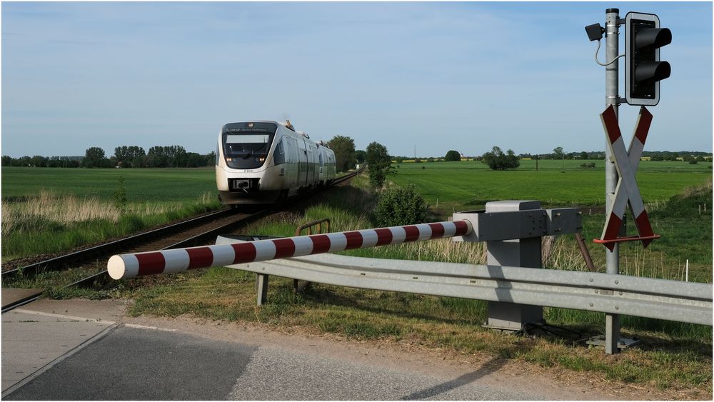 Schranke zu Foto & Bild | züge, eisenbahn, verkehr & fahrzeuge Bilder ...