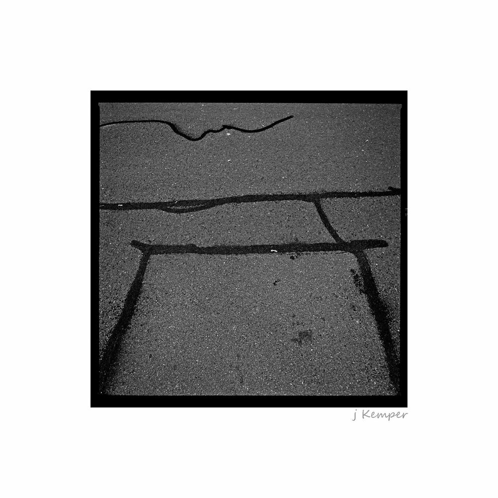 - Schriftzeichen aus Teer 2 - Foto & Bild | spezial, dokumentation ...