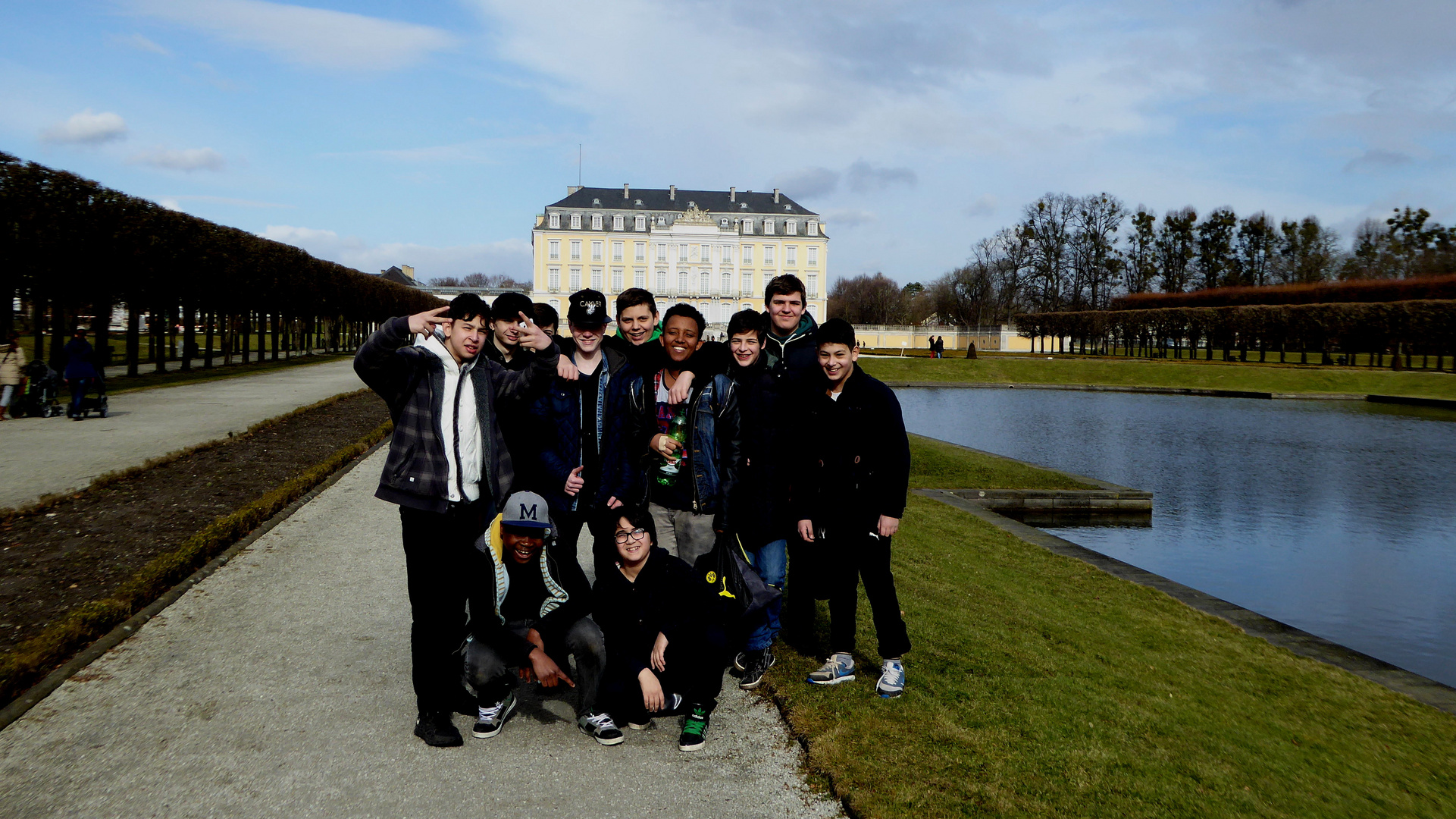 Schulklasse Foto & Bild | jugend, outdoor, schloss augustusburg Bilder ...