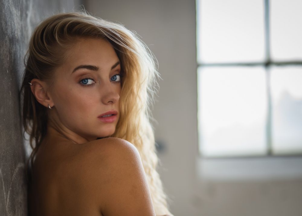 Schulterblick Foto & Bild | portrait, portrait frauen, indoor Bilder auf fotocommunity