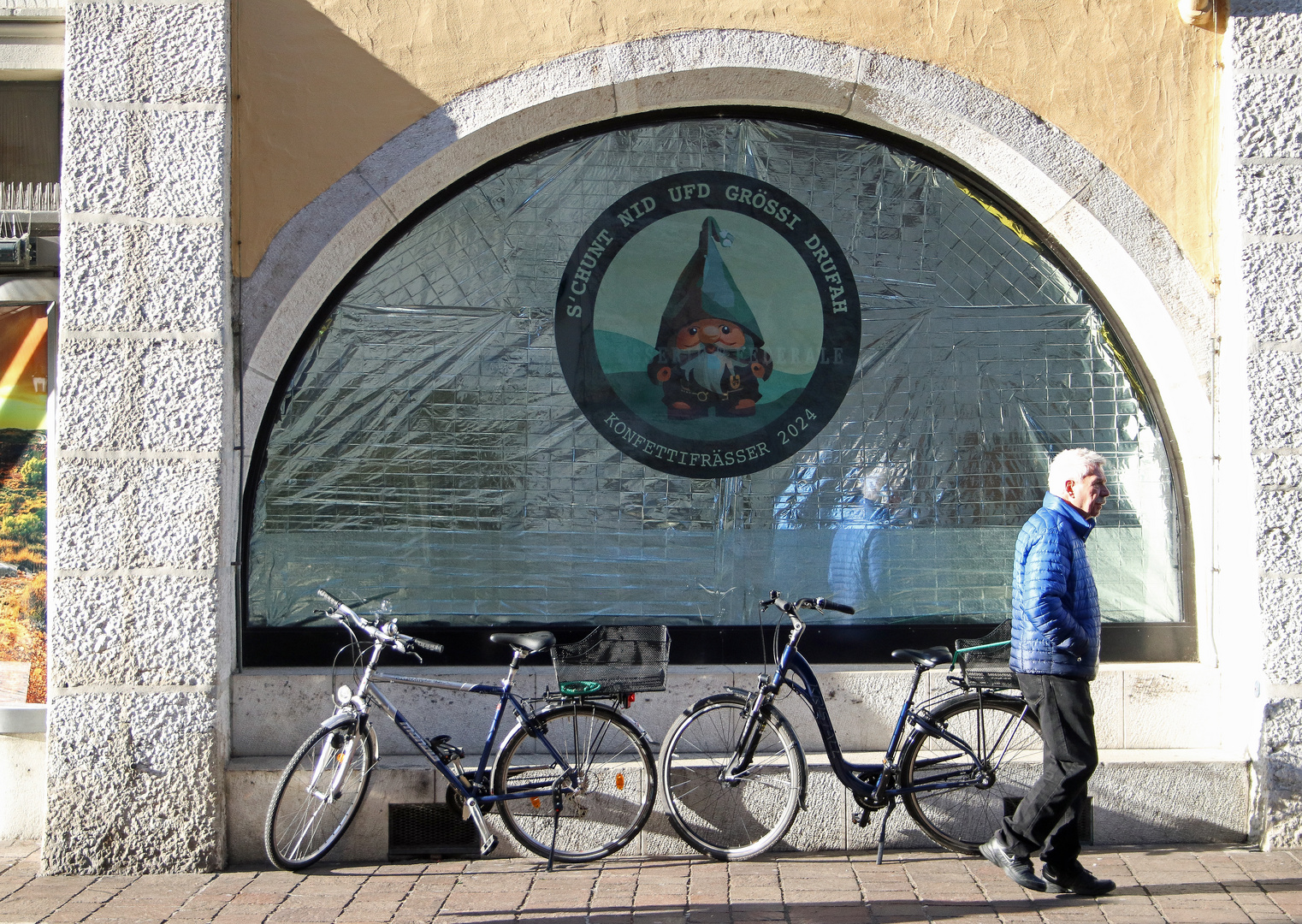 S'chunt nid ufd Grössi drufah Foto & Bild | street, schweiz, fasnacht ...