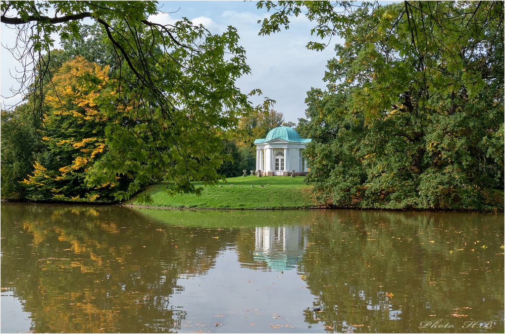 Schwaneninsel mit Apollotempel in der Karlsaue Kassel Foto & Bild ...