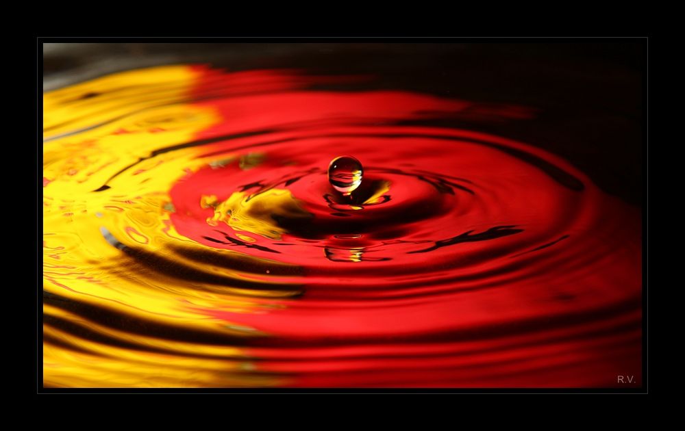 - SCHWARZ-ROT-GOLD - Foto & Bild | canon, spezial, wasser Bilder auf ...